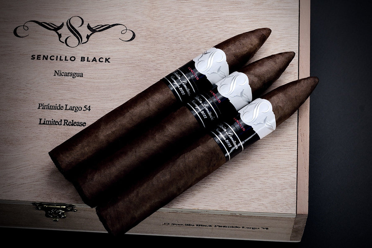Sencillo Black Piramide Largo 54 – Pyramid Cigars